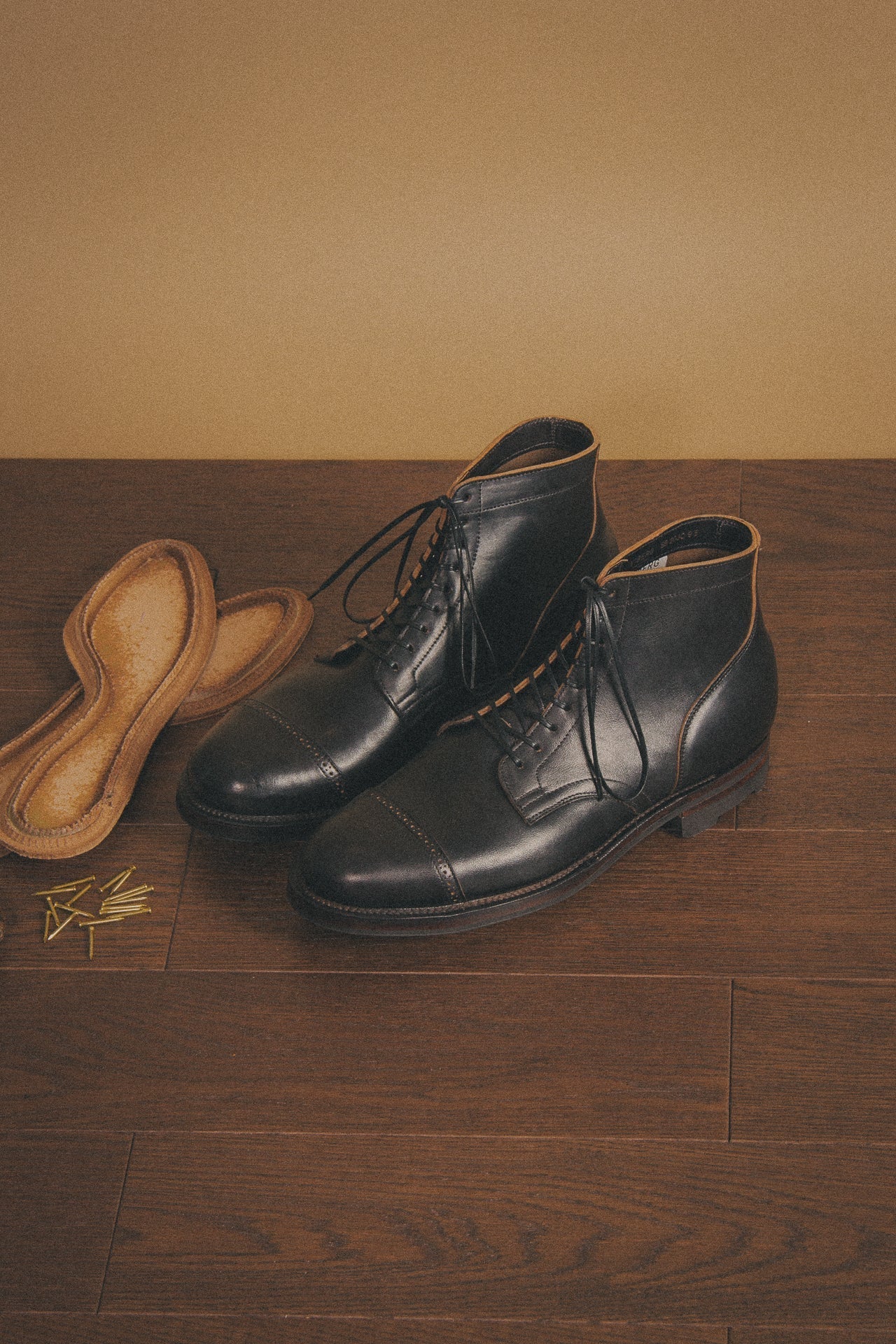 Black Teacore Horsebutt Pre-order – VIBERG
